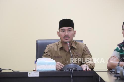 Terjerat Kasus Suap, Ini Profil Bupati Bekasi Ade Kunang yang ...