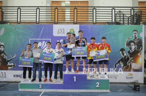 Ini para Pemenang Turnamen Moment Badminton Cup Aceh 2025 | Republika ...