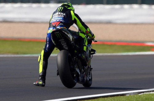 Fakta Tentang Teknik Legendaris Leg Wave Valentino Rossi yang Buat ...