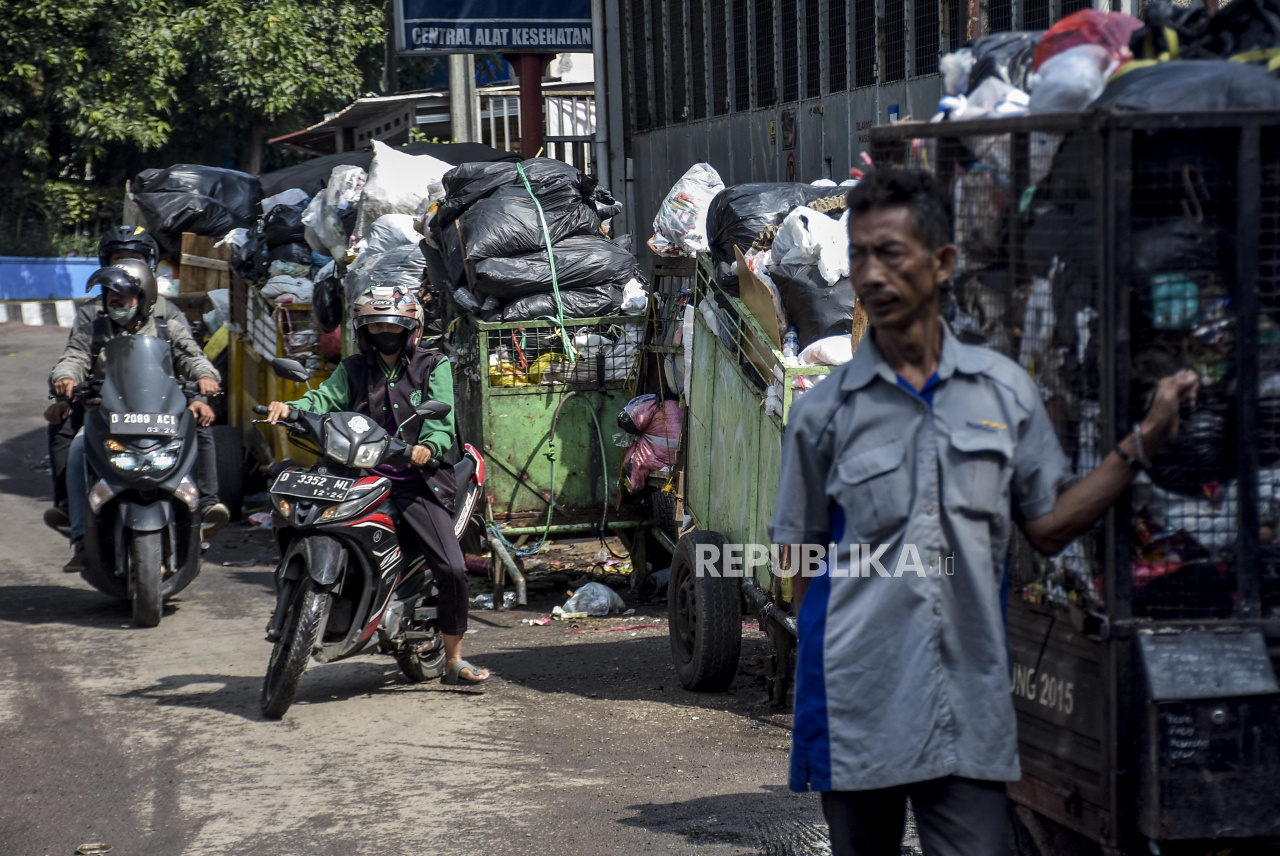 Penumpukan Sampah di Bandung