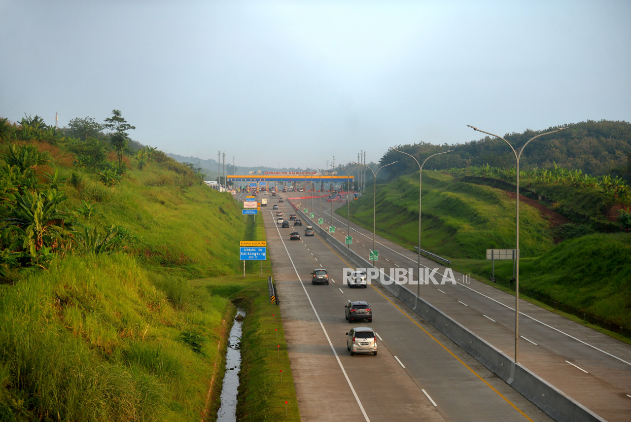 Pemberlakuan One Way di Tol Kalikangkung Menuju Jakarta