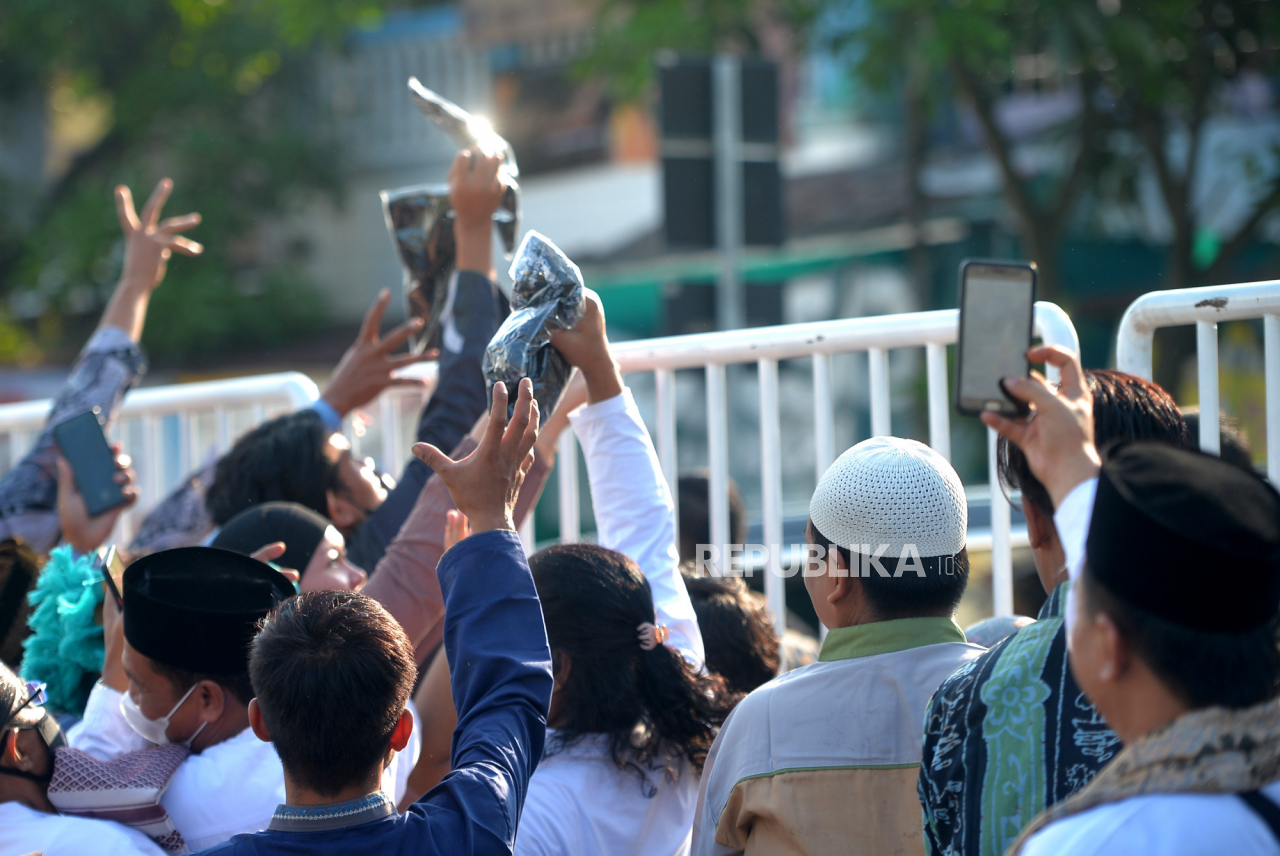 Masjid Raya Sheikh Zayed Gelar Shalat Id Pertama