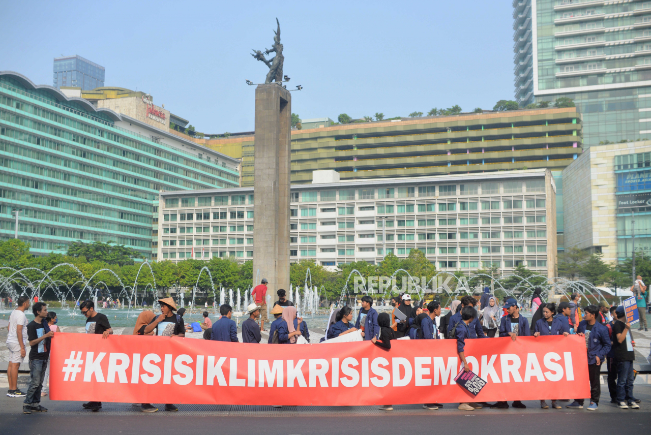 Aksi Massa Peringati Hari Lingkungan Hidup Sedunia Aksi Massa Peringati Hari Lingkungan Hidup Sedunia