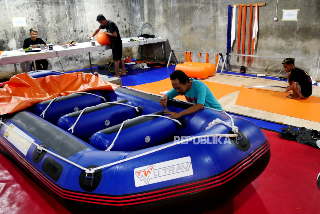 Pembuatan Perahu Arung Jeram