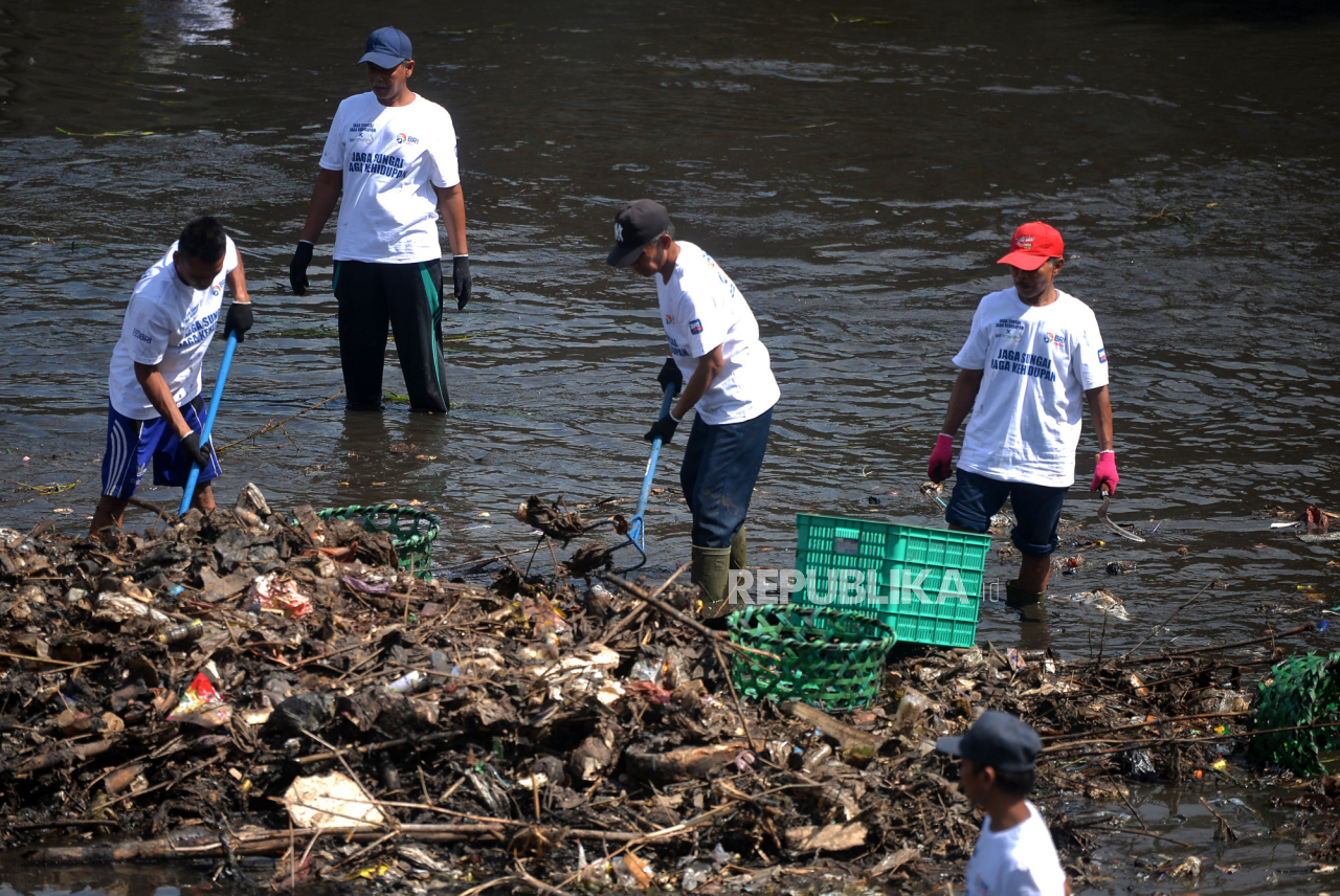 Aksi Bersih-bersih Sungai Winongo Bantul