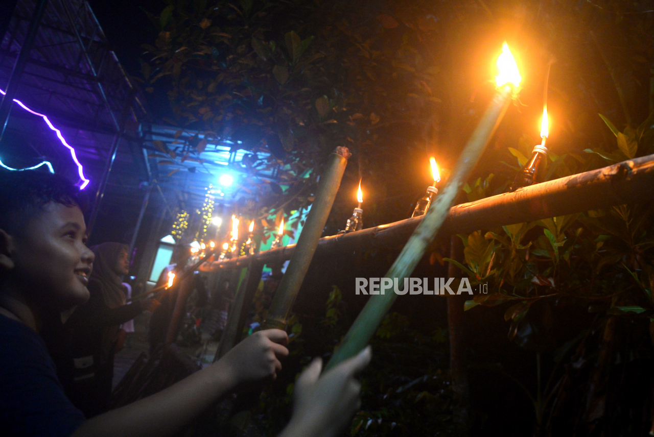 Arak-arakan Obor Sambut Lebaran di Yogyakarta