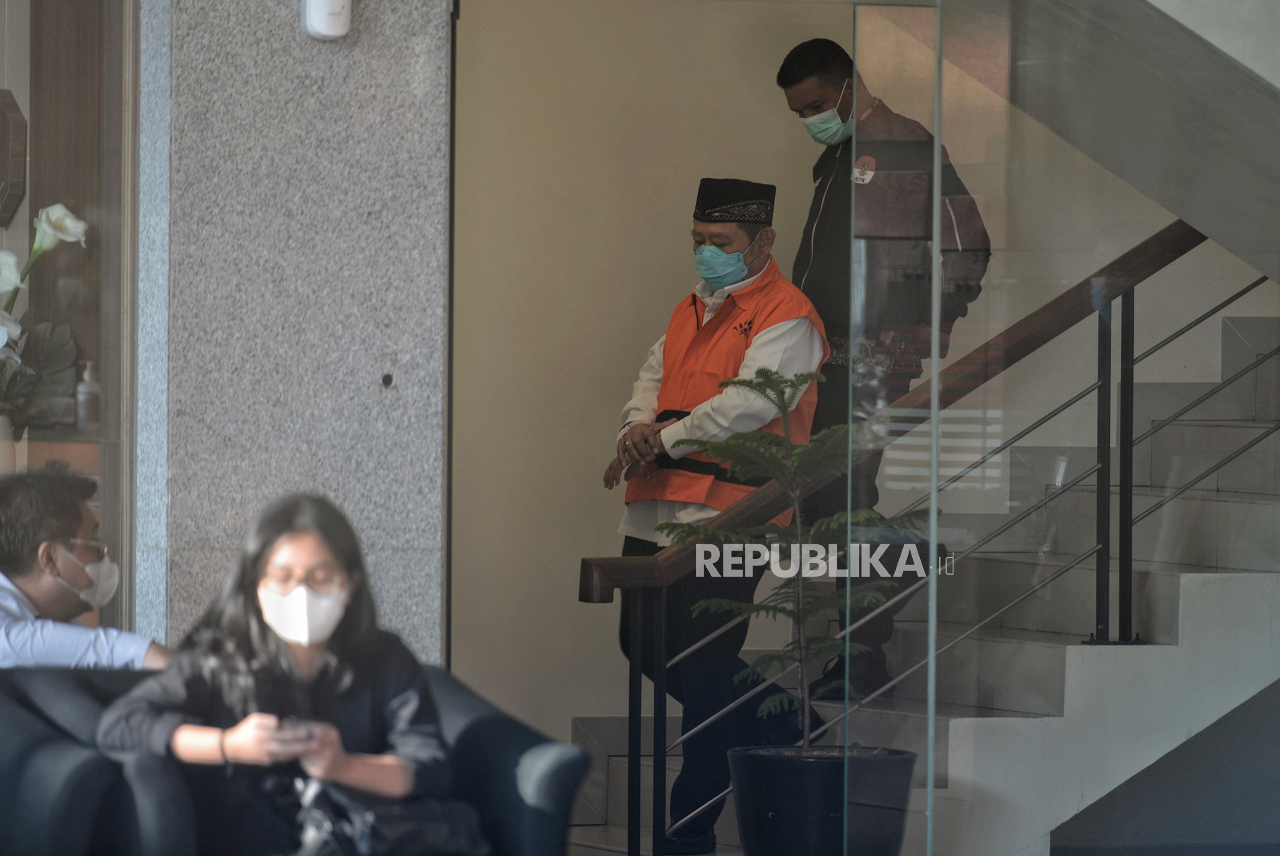 Saiful Ilah Kembali Mengenakan Rompi Tahanan KPK