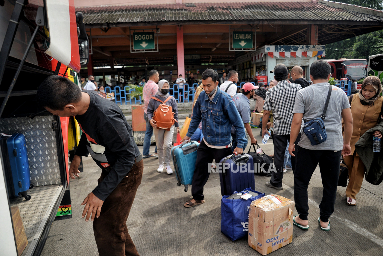 Peningkatan Penumpang di Terminal Kampung Rambutan Peningkatan Penumpang di Terminal Kampung Rambutan