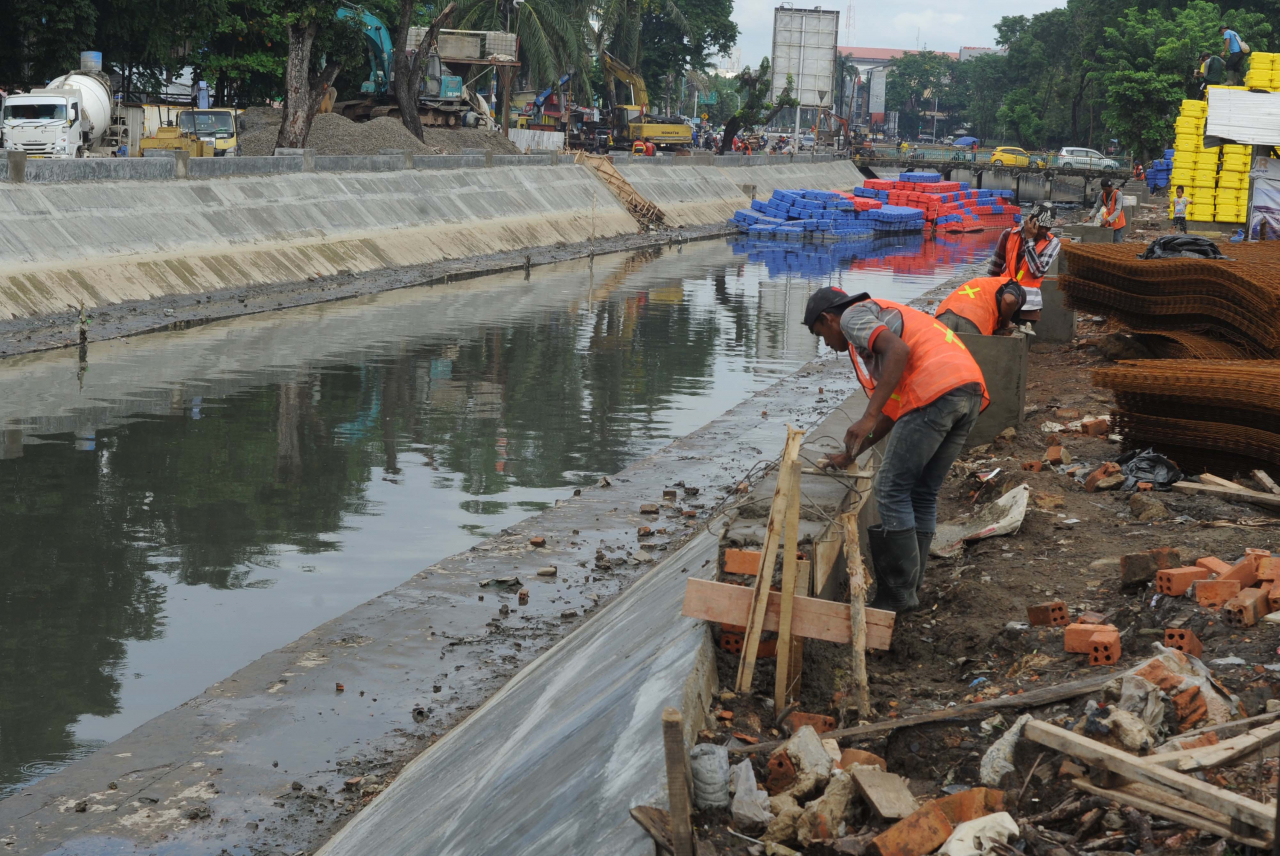 Pemkot Jaksel Bangun Turap dan Perbaiki Jalan