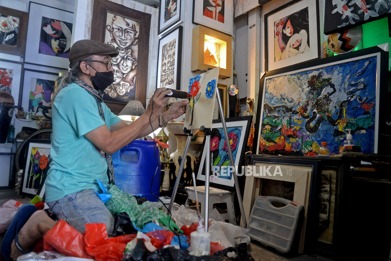 Melukis Dengan Limbah Plastik