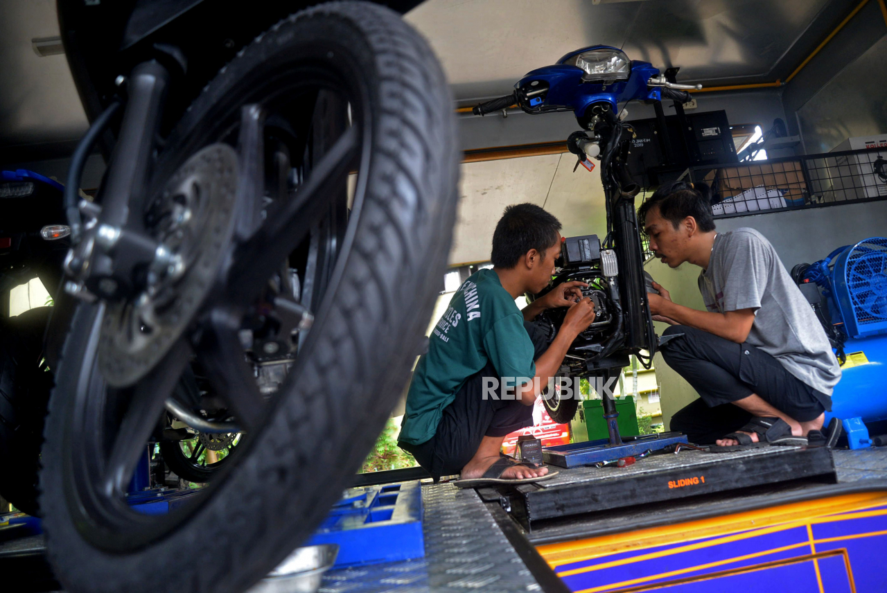 Pelatihan Mekanik Motor Penghuni Rusun