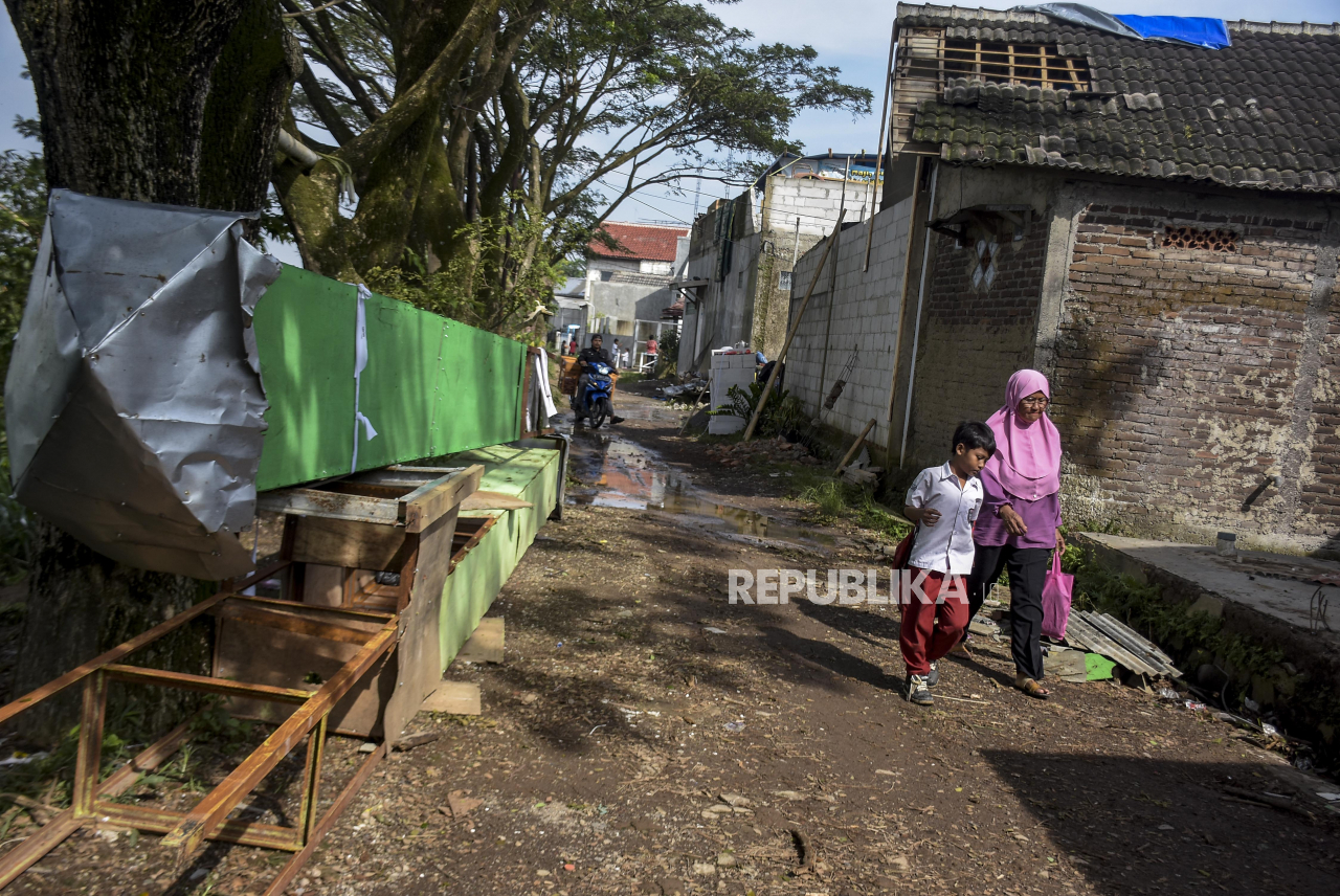 Ratusan Rumah di Kabupaten Bandung Rusak Akibat Puting Beliung