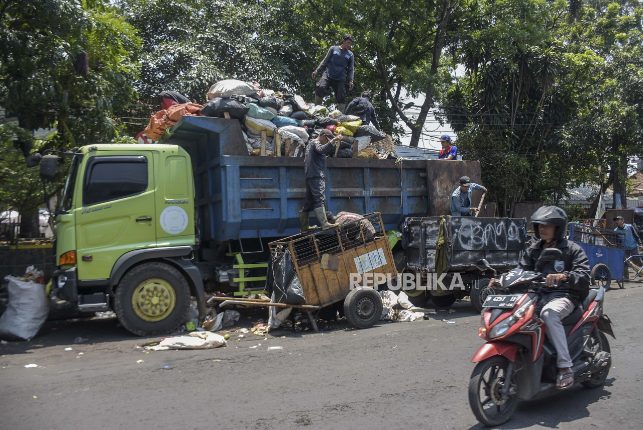 Darurat Sampah di Bandung Raya Darurat Sampah di Bandung Raya