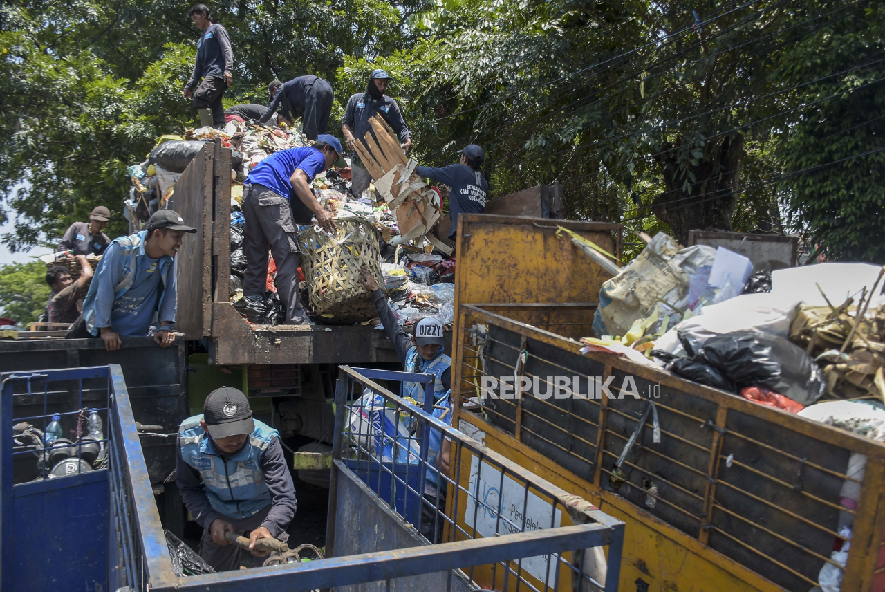 Darurat Sampah di Bandung Raya Darurat Sampah di Bandung Raya