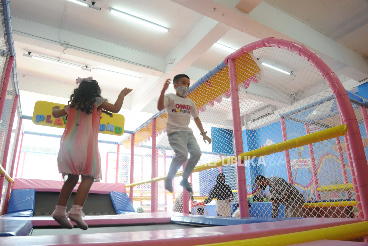 Arena Bermain Anak Dipadu Layanan Kesehatan