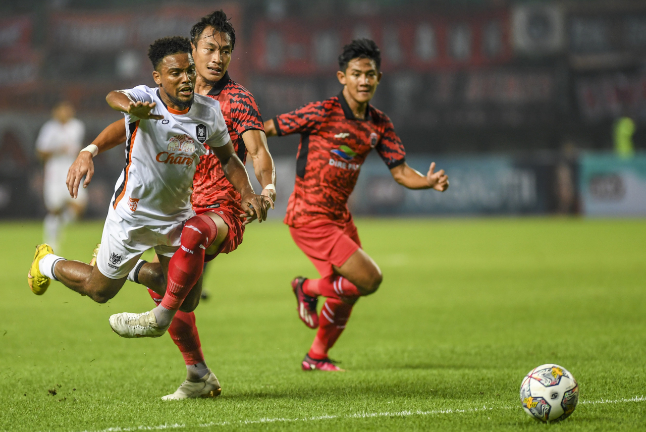Mati Lampu Warnai Laga Pramusim Persija Jakarta vs Thailand Ratchanburi Mati Lampu Warnai Laga Pramusim Persija Jakarta vs Thailand Ratchanburi