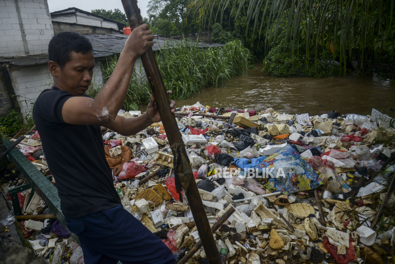Sampah Sungai Kalibaru
