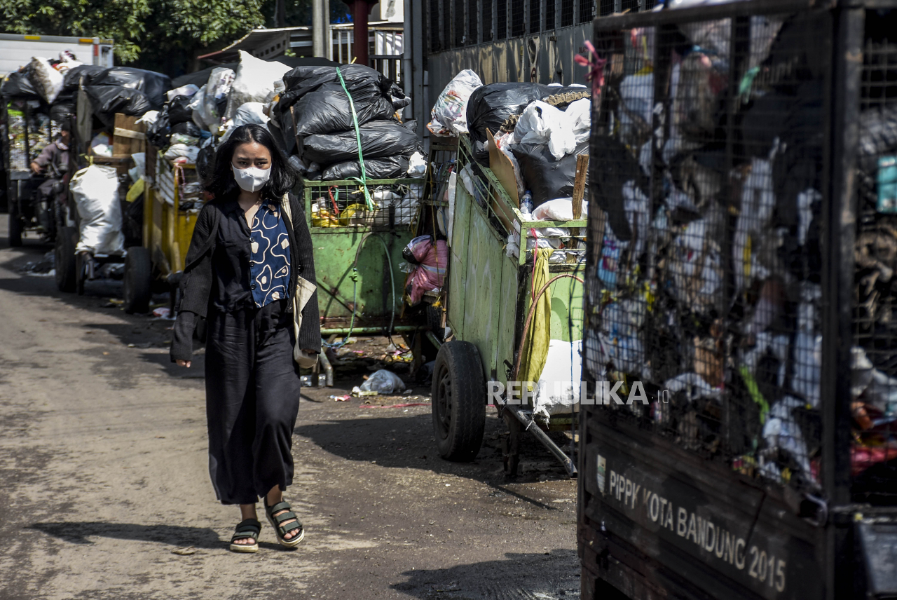 Penumpukan Sampah di Bandung