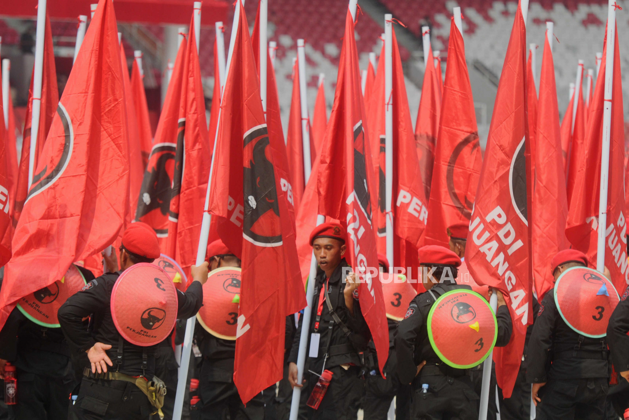 Gladi Resik Rangkaian Puncak Peringatan Bulan Bung Karno Gladi Resik Rangkaian Puncak Peringatan Bulan Bung Karno