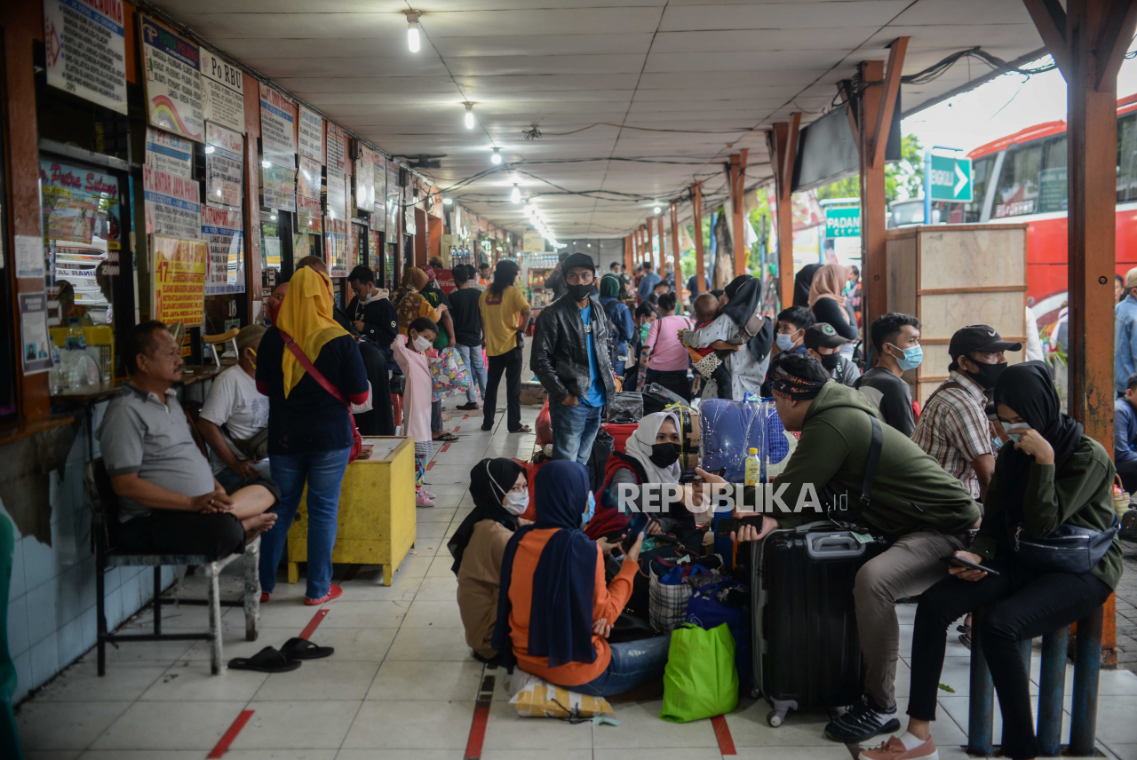 Terminal Kalideres Ramai Jelang Nataru