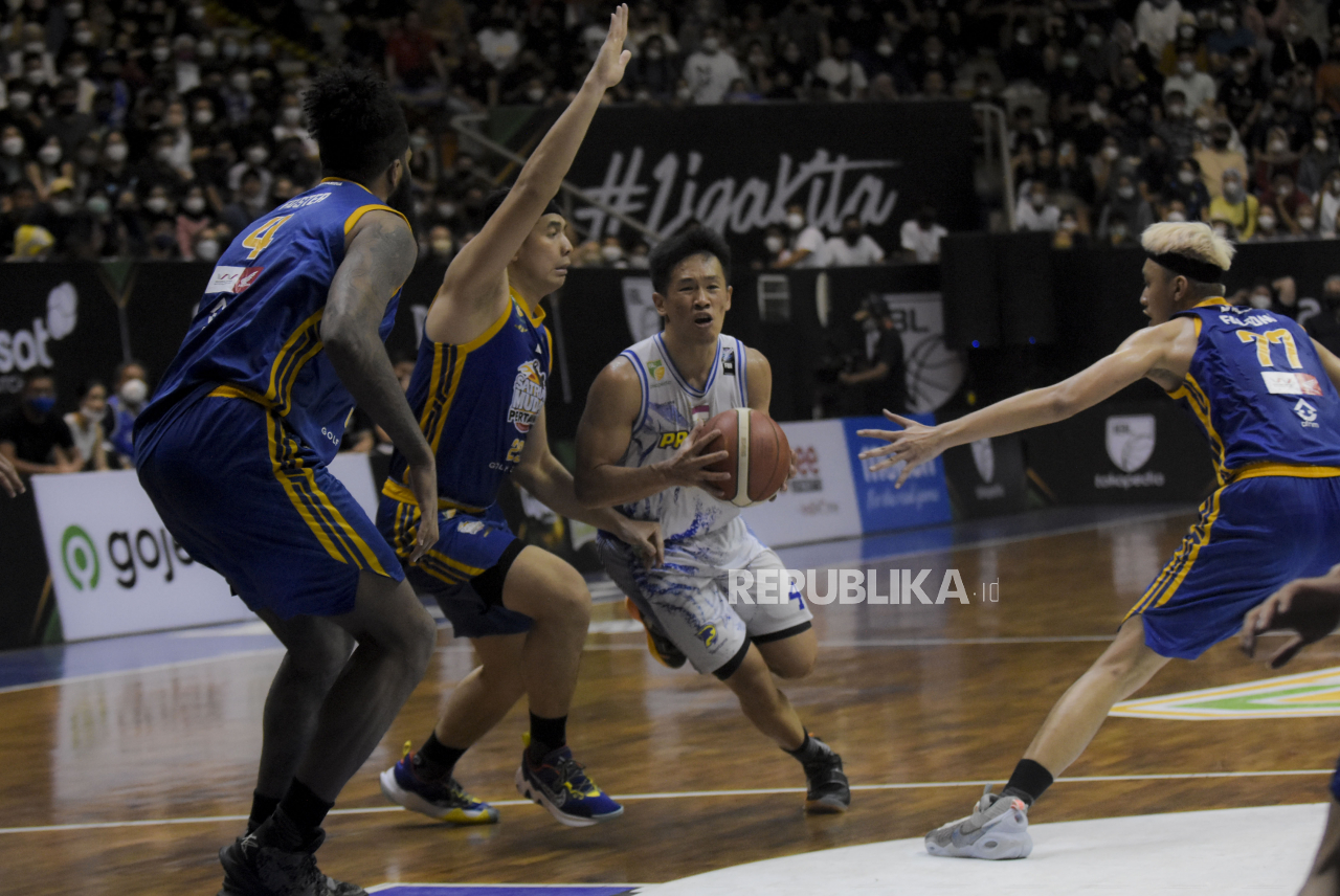 Pertandingan Semifinal IBL Tokopedia 2022