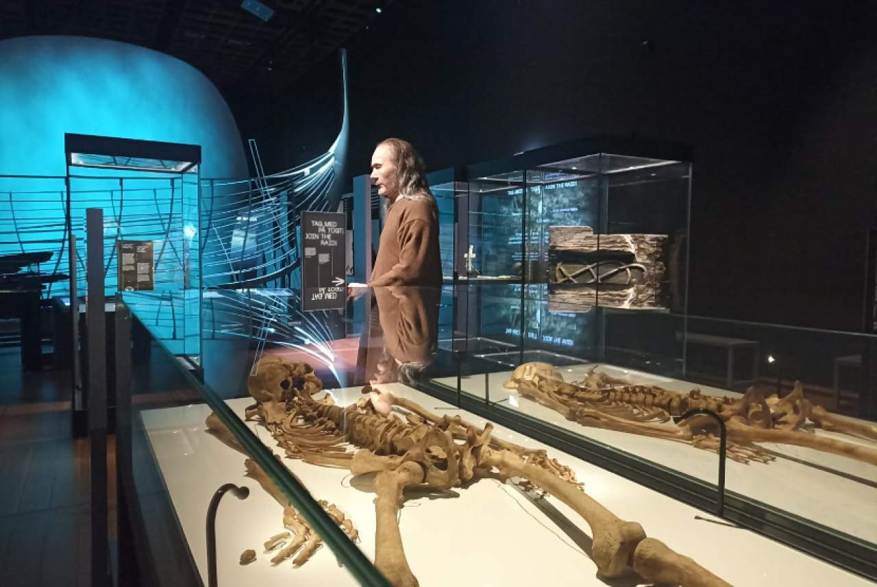 Sobekan Kain di Makam Viking