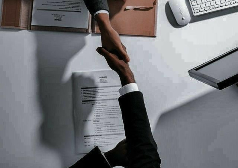 Pengambilan Keputusan Dalam Bisnis Menggunakan Artificial Intelligence (AI) Pengambilan Keputusan Dalam Bisnis Menggunakan Artificial Intelligence (AI)