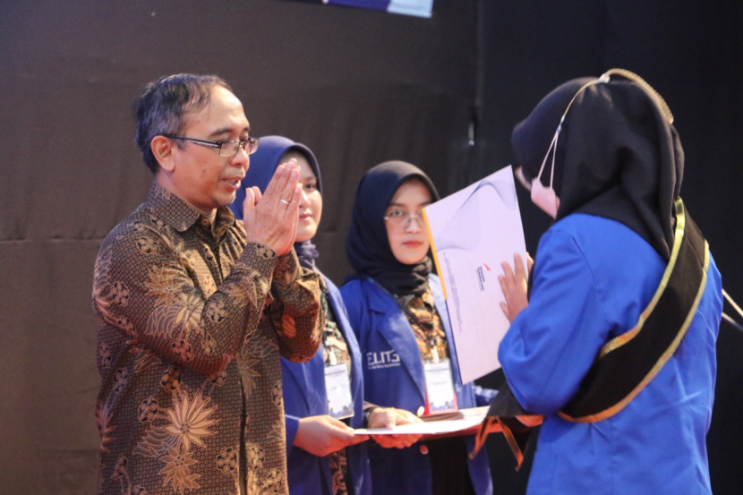 Bahasa Inggris Cara Meraih Masa Depan Cemerlang Bahasa Inggris Cara Meraih Masa Depan Cemerlang