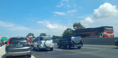 Tol MBZ Macet Total Imbas Pemberlakuan Contraflow dari Arah Jawa Tengah | topnews62.com