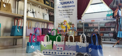 Kisah Sukses Kuralin Bag: Dari Tas Anyaman Hingga Memberdayakan ...