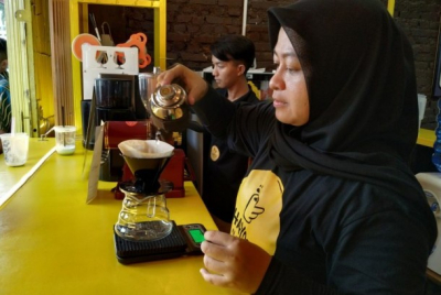 Keren....Cafe Inklusi Kopi Berbagi, Barsitanya Penyandang Disabilitas ...